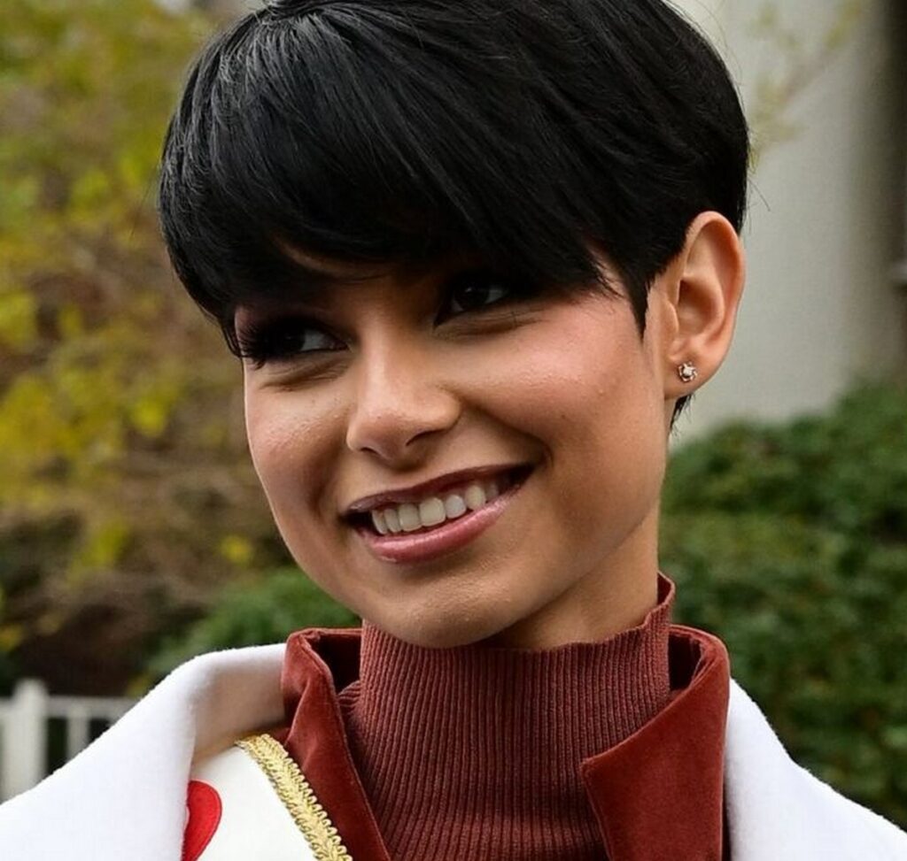 Eve Gilles sans maquillage, elle se dévoile au naturel - Rire et Art